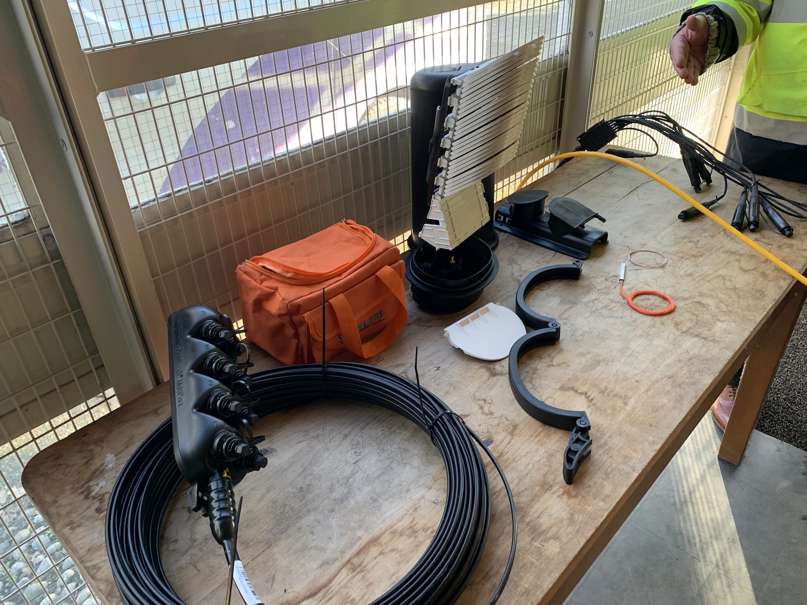 A walk in a fibre wonderland - pictures of FTTP roll-out in Lingfield ...